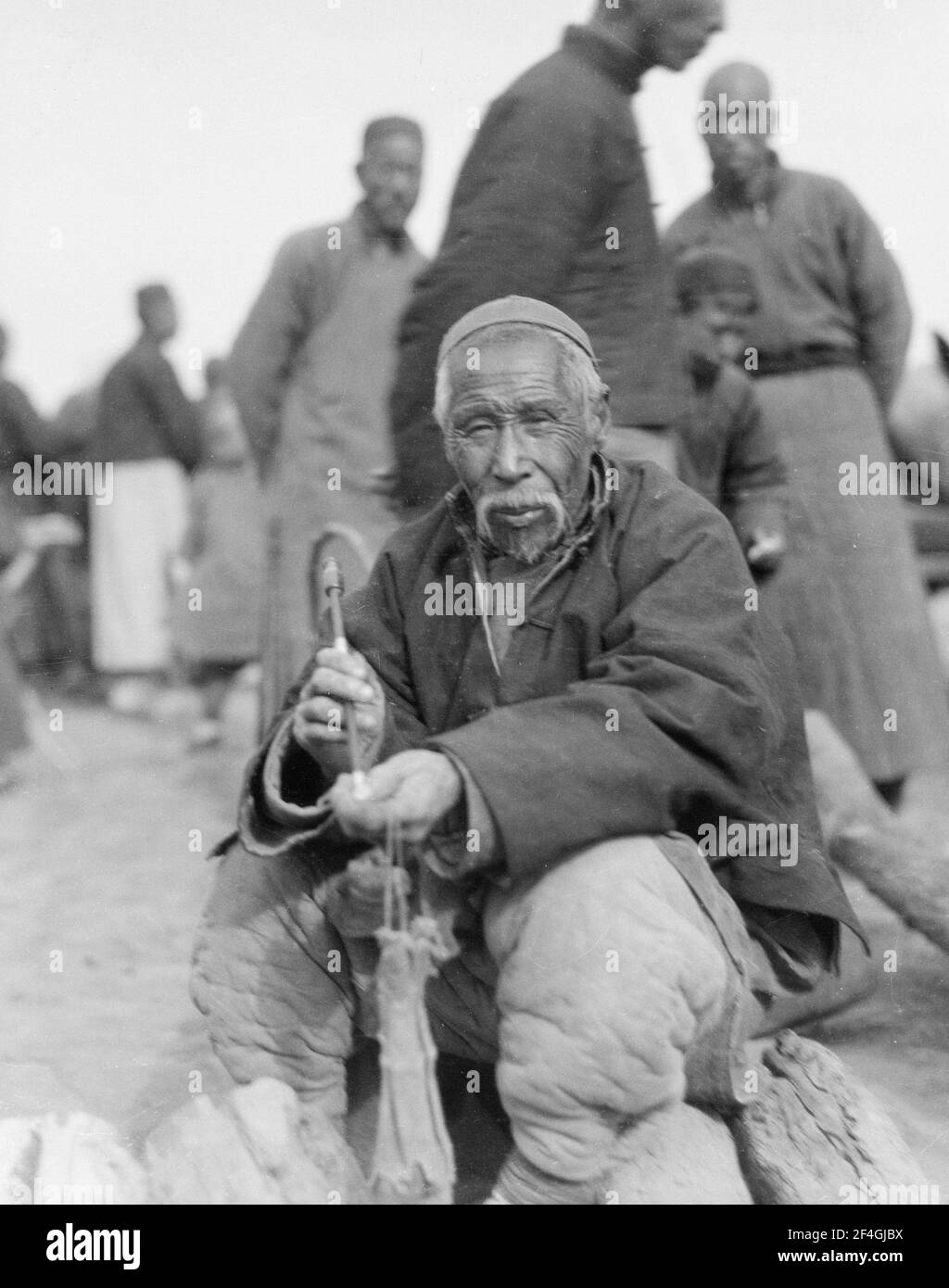 Old man, seated, China, Ding Xian (China), Dingzhou Shi (China),Hebei ...