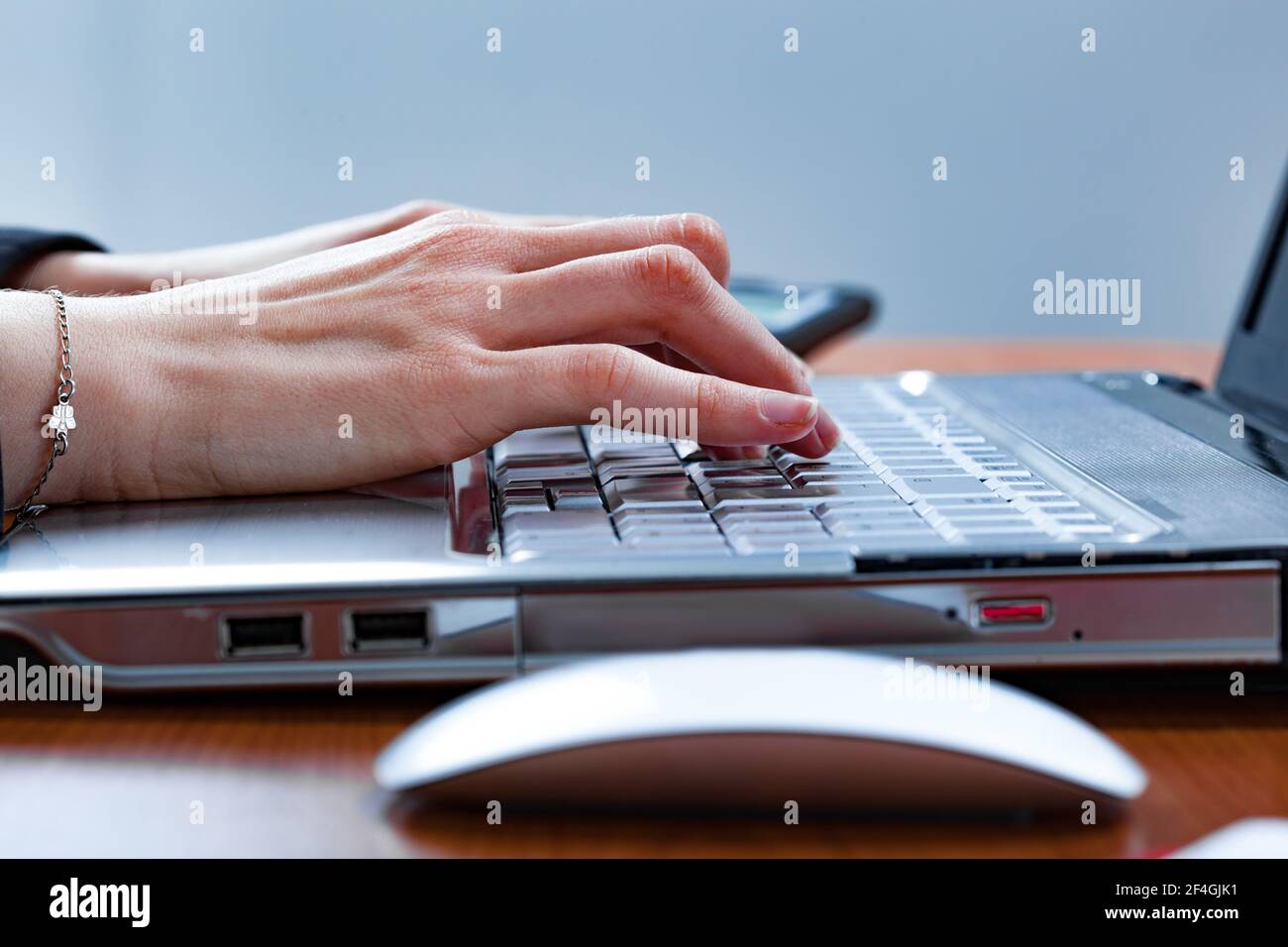 Female hands typing on a laptop Stock Photo - Alamy