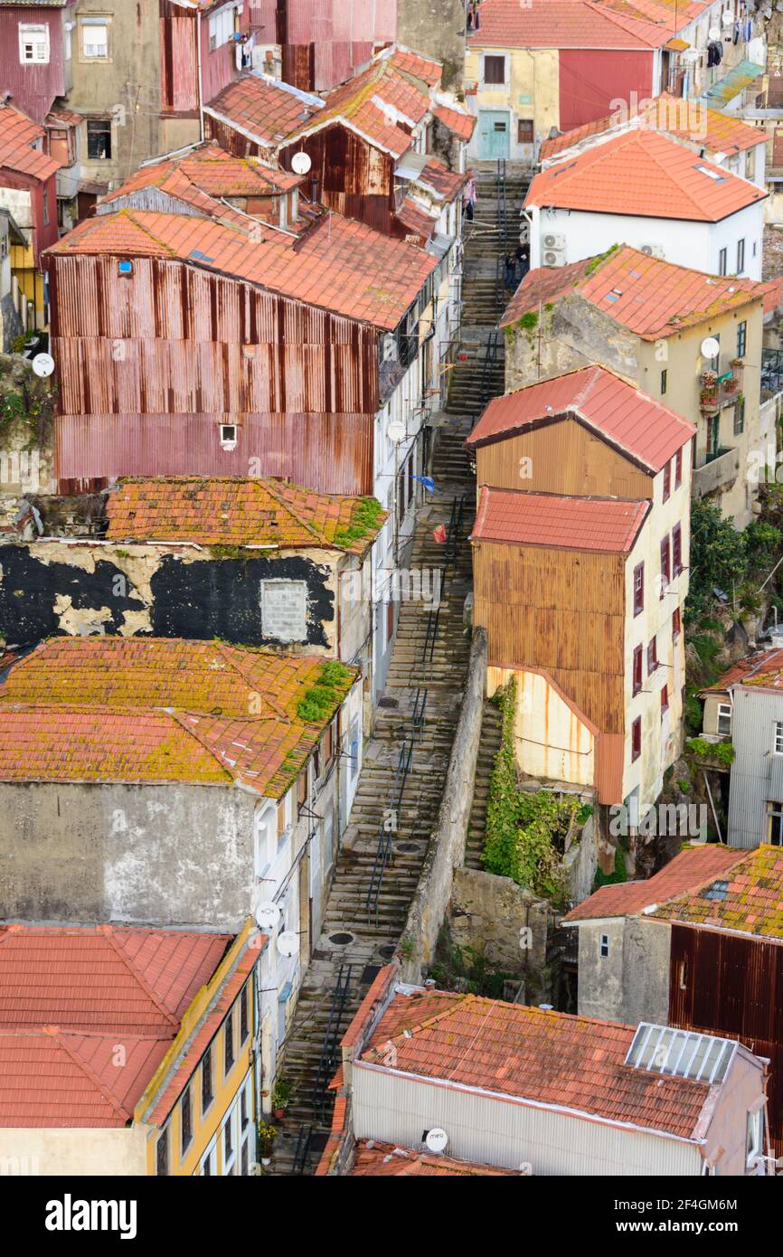 Poor buildings porto hi-res stock photography and images - Alamy