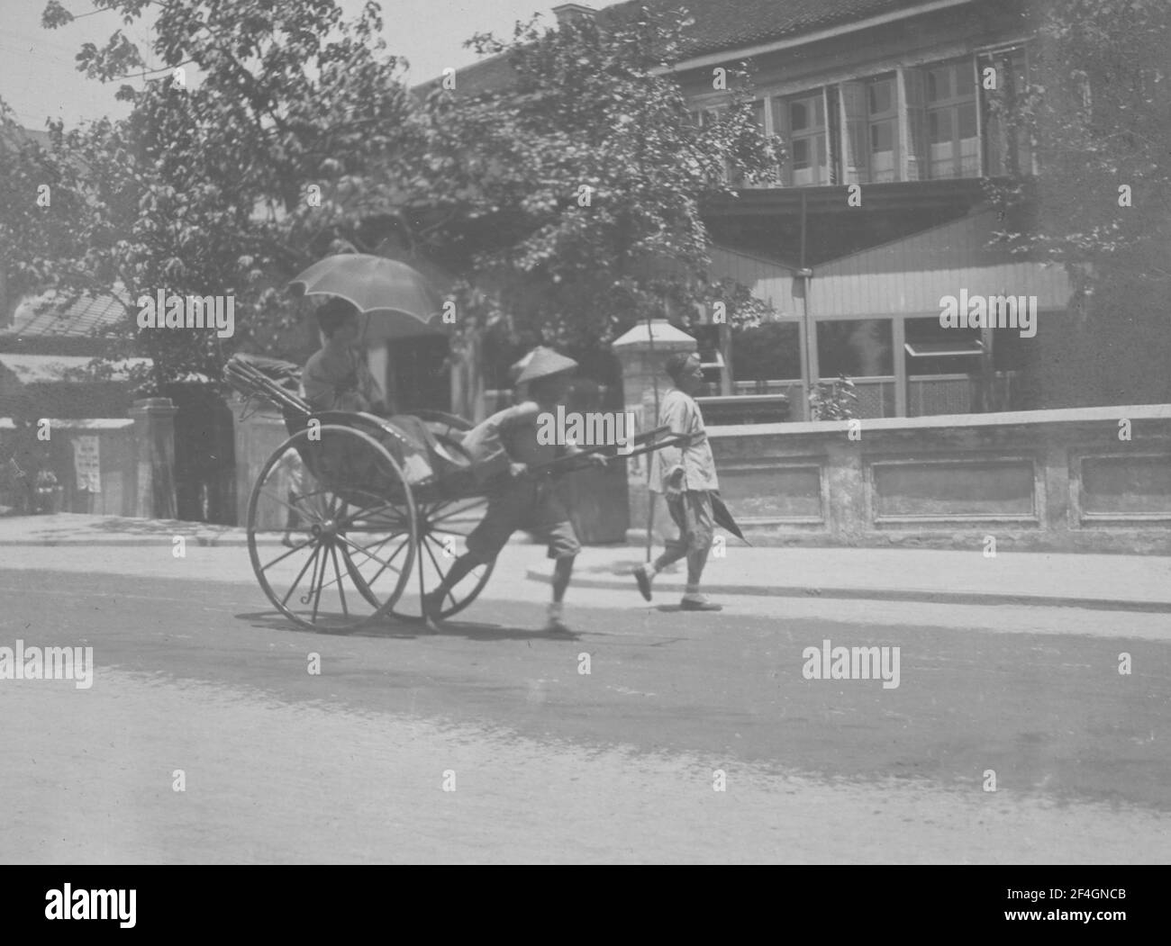Old rickshaw china 1900 hi-res stock photography and images - Alamy