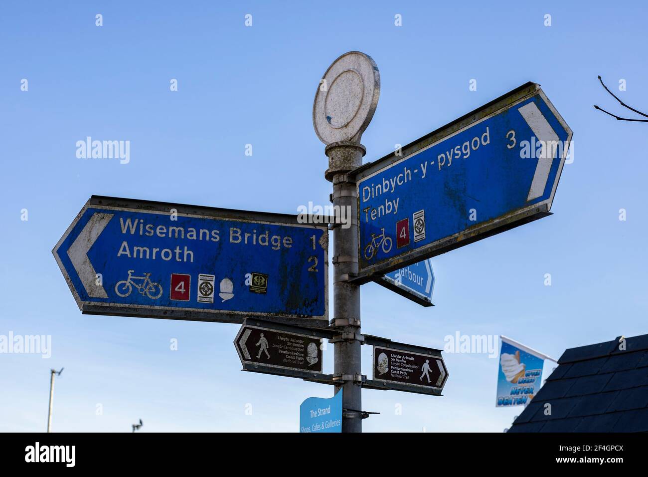 Pembrokeshire coastal path sign tenby hi-res stock photography and ...