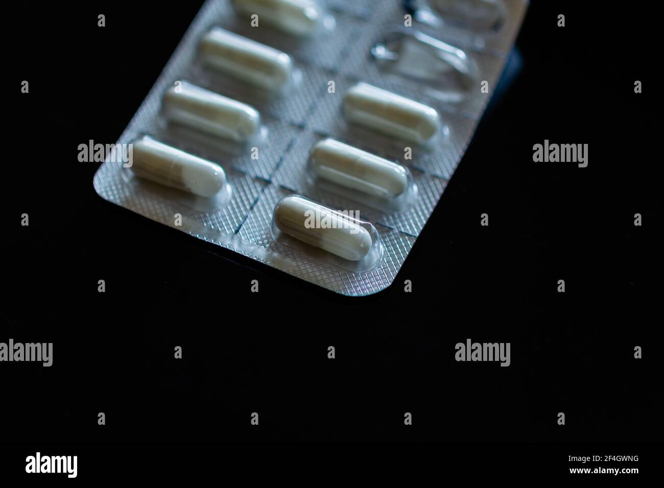 Tablets in blister pack hi-res stock photography and images - Alamy