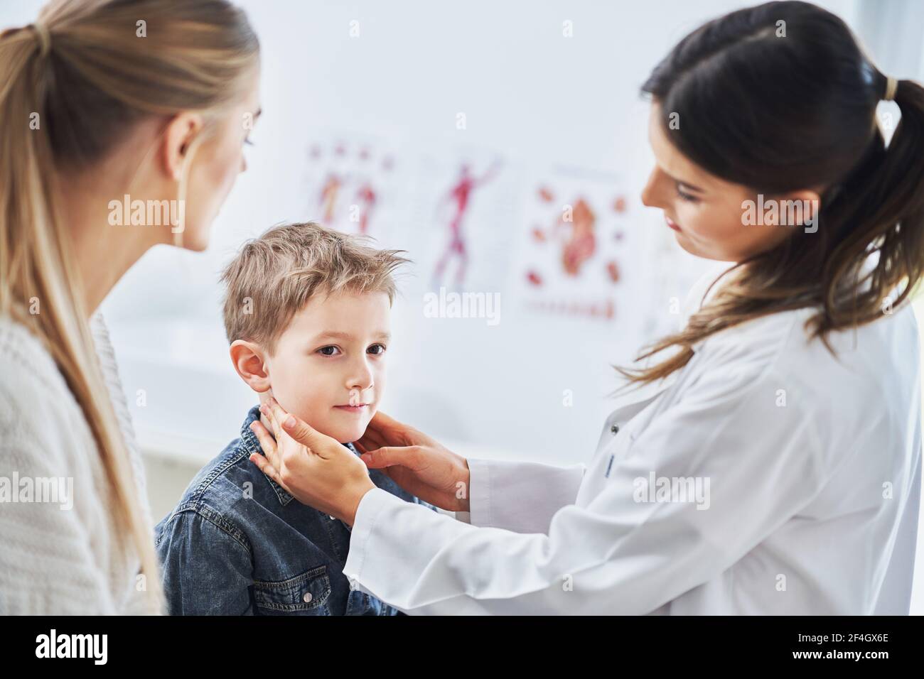 Little boy having medical examination by pediatrician Stock Photo - Alamy