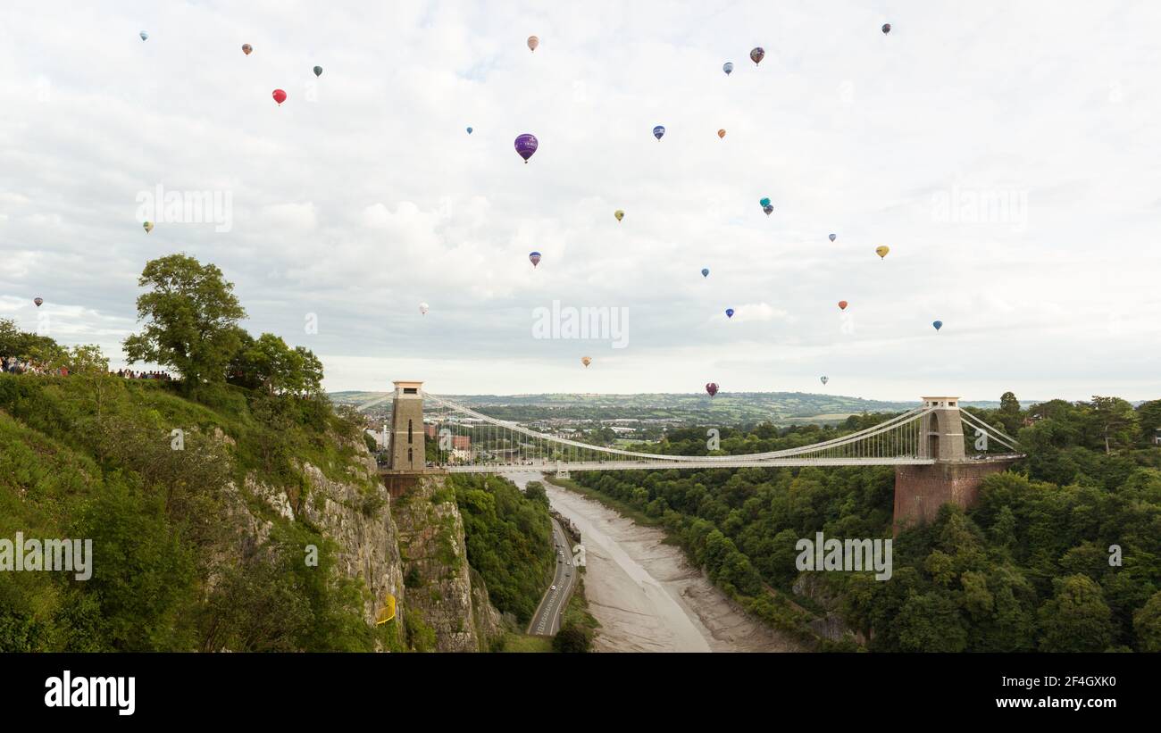 Bristol suspension bridge balloon hi-res stock photography and images ...