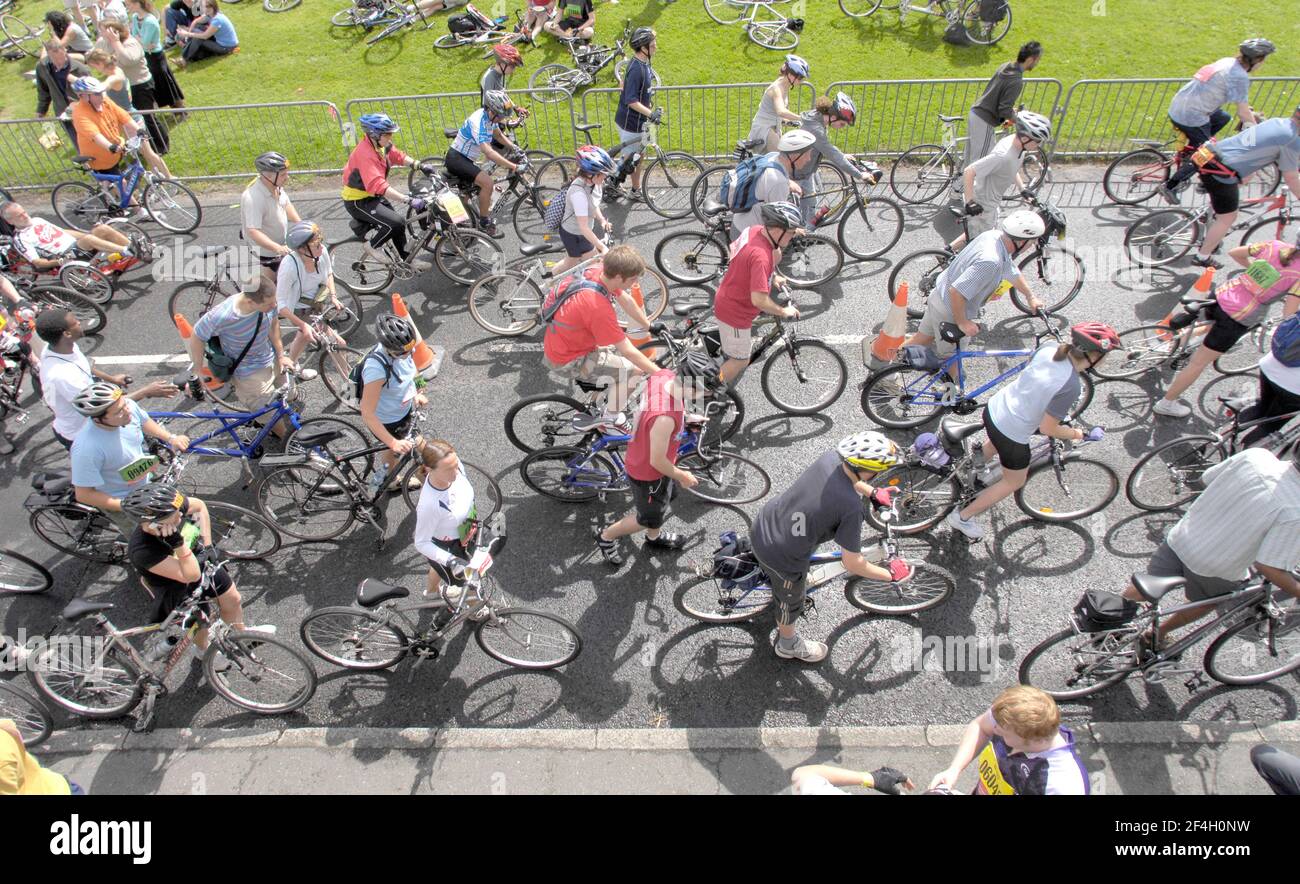 LONDON TO BRIGHTON BIKE RIDE 2007 AT TURNER'S HILL SUSSEX - THE HALF ...