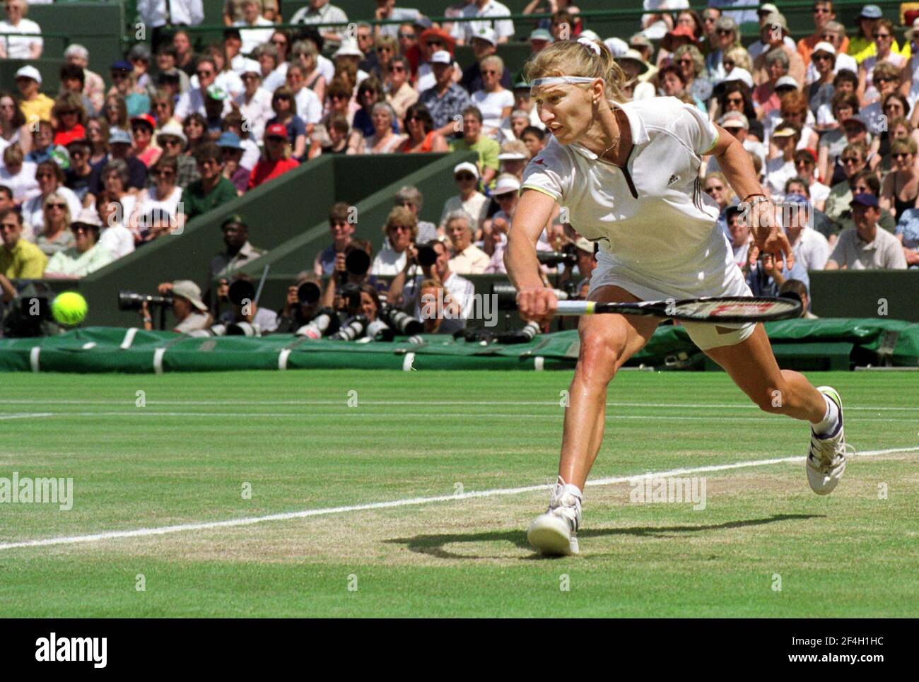 Steffi graf wimbledon hi-res stock photography and images - Alamy