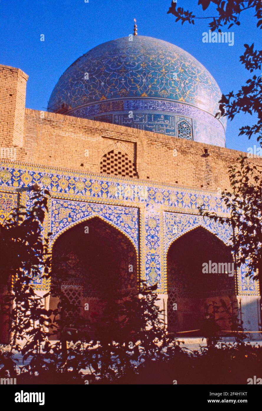 Iran: The Masjed-Eshah Moschee in Isfahan Stock Photo - Alamy