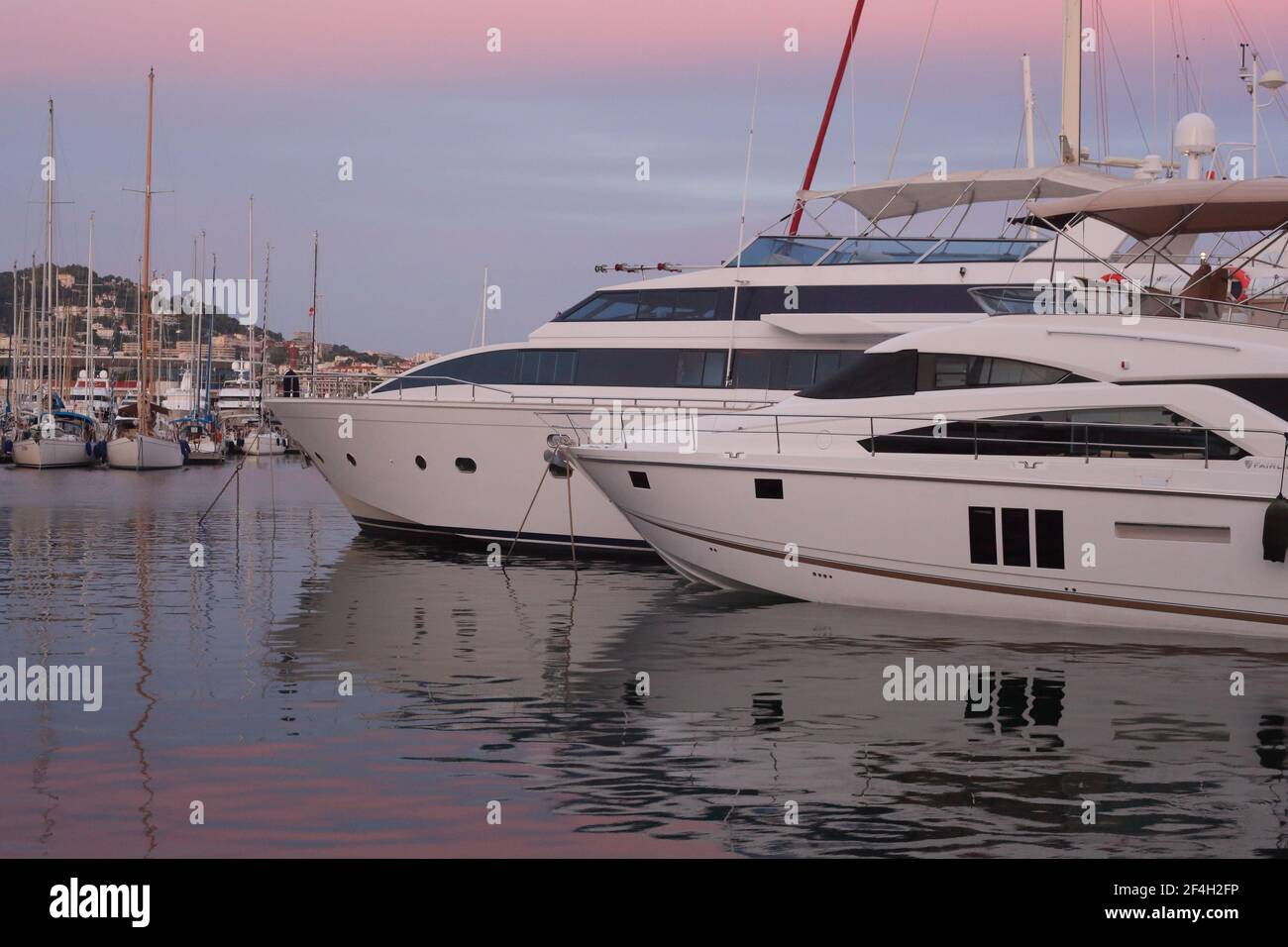 Big boats hi-res stock photography and images - Alamy