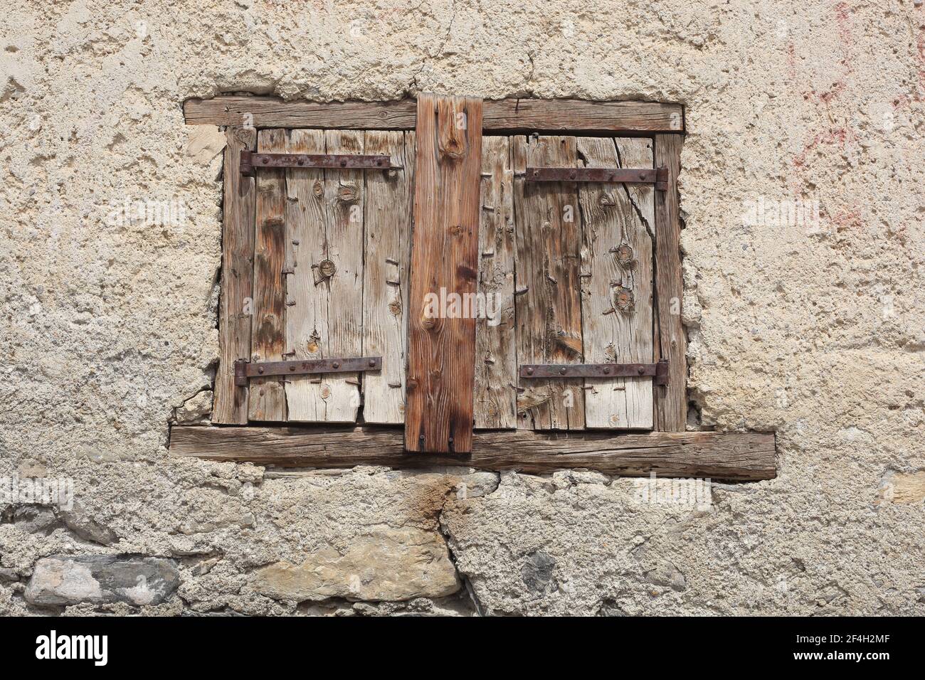 Part open shutters hi-res stock photography and images - Alamy