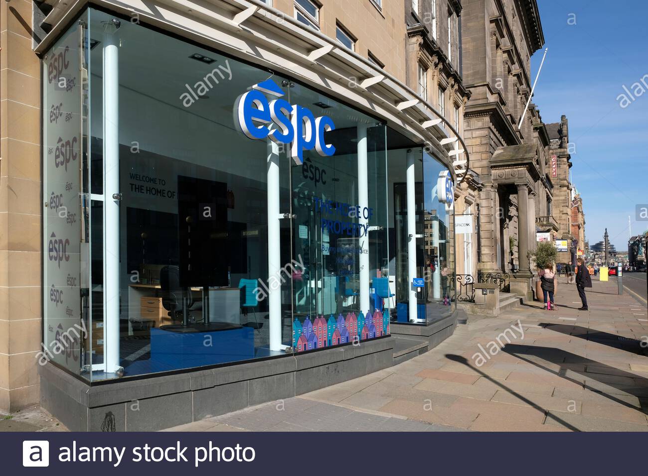 Property agent window sign scotland hi-res stock photography and images ...