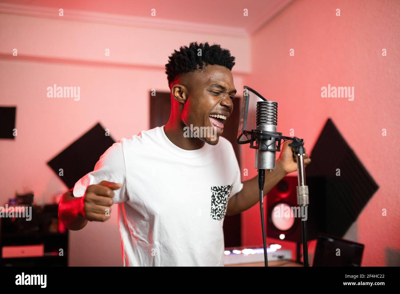 Open mouth portrait sing hi-res stock photography and images - Alamy