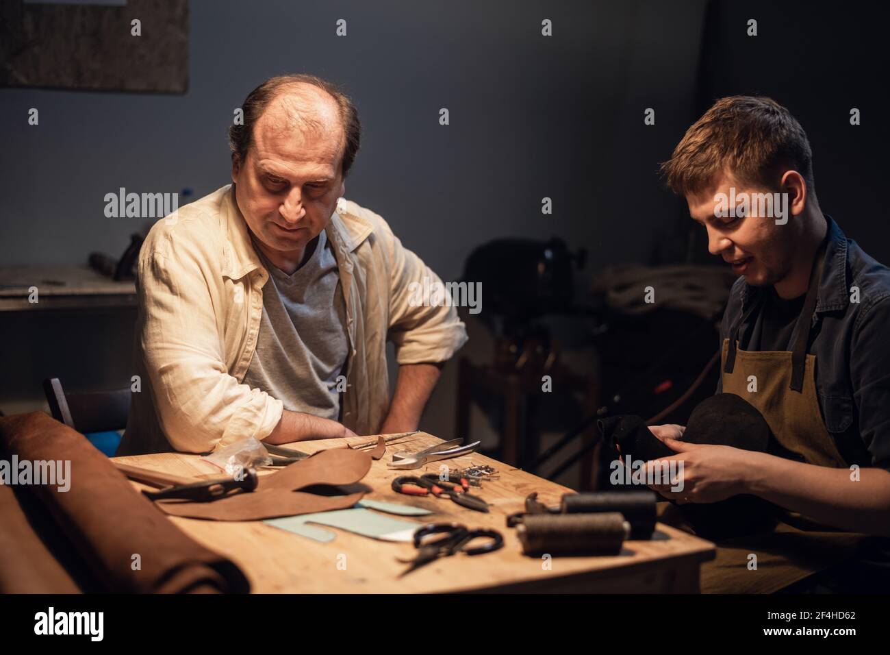 a father-shoemaker passes on to his son the experience of hand-making ...