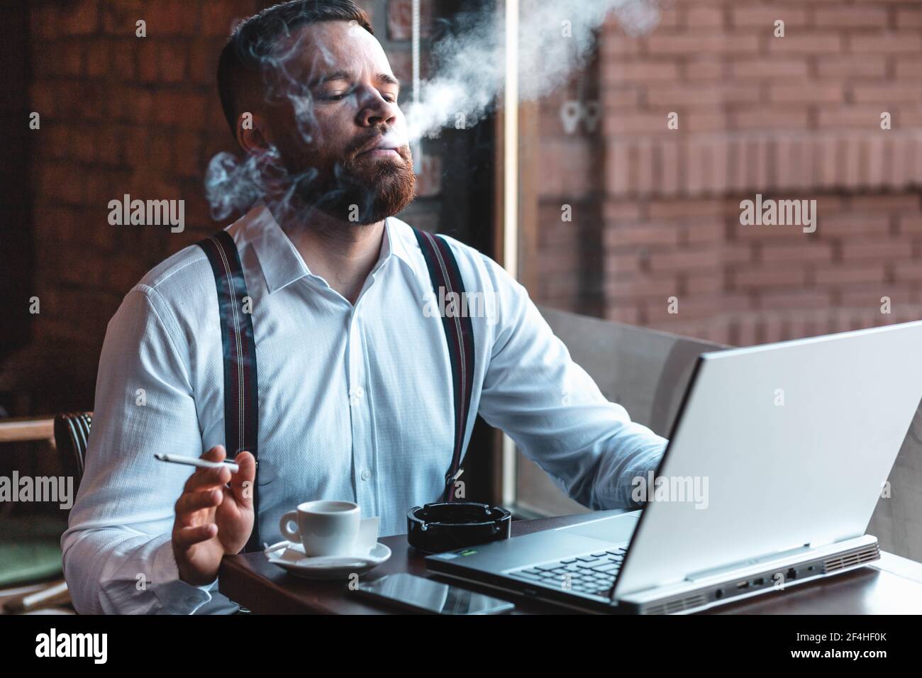 Work smoke hi-res stock photography and images - Alamy