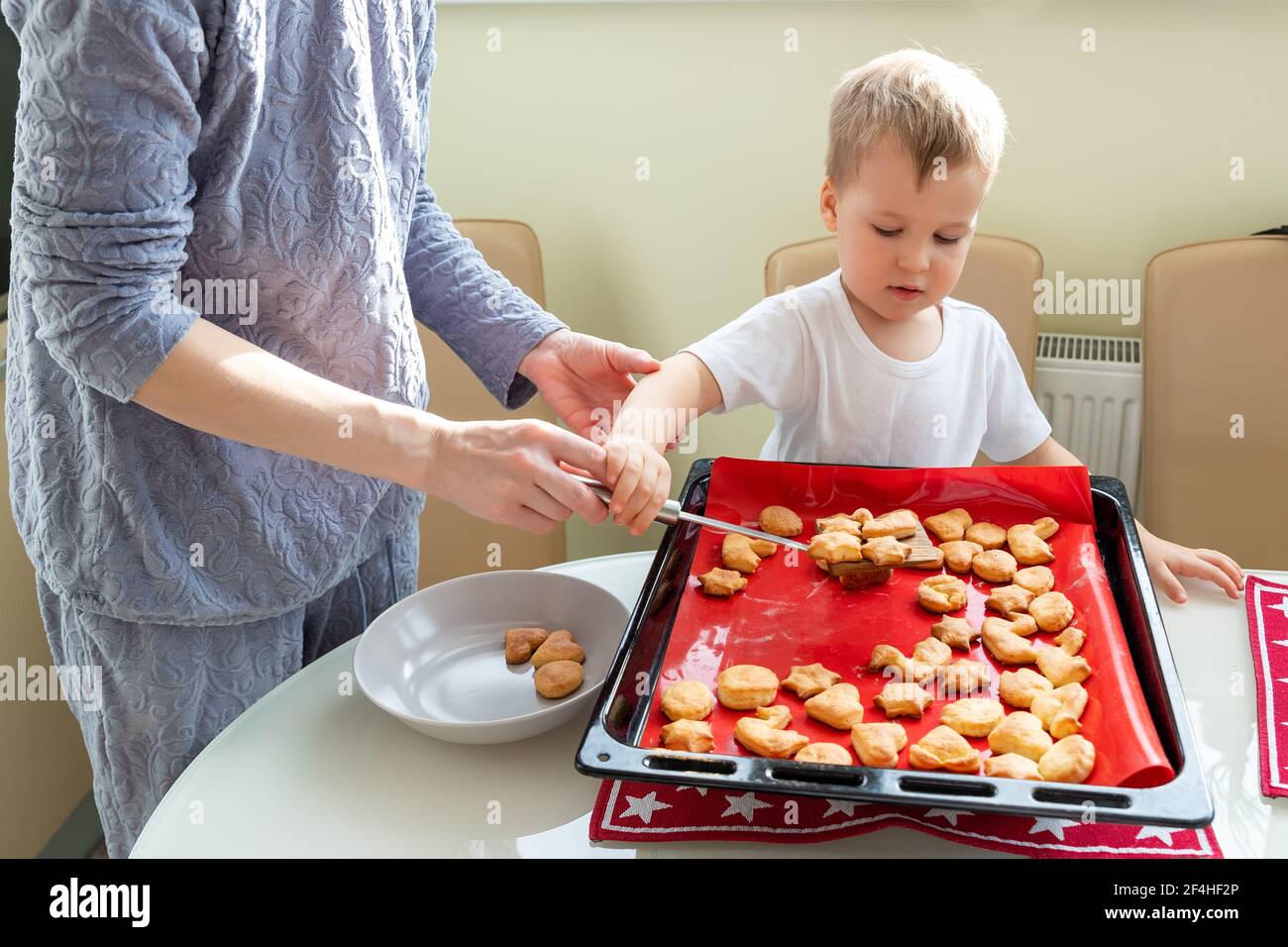 Boy with mum back view hi-res stock photography and images - Alamy