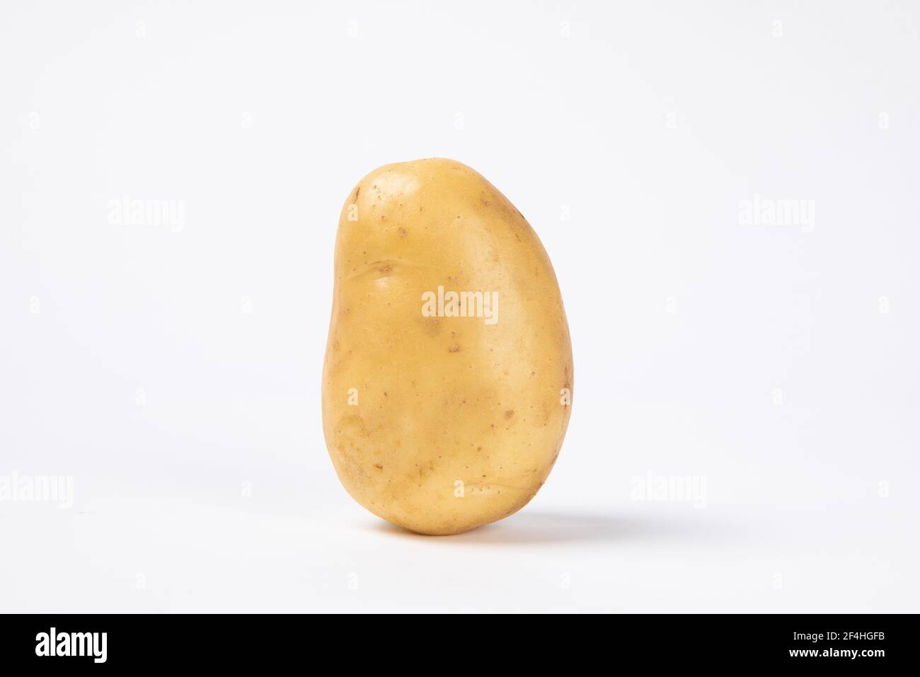 A single fresh raw potato isolated on white background Stock Photo - Alamy