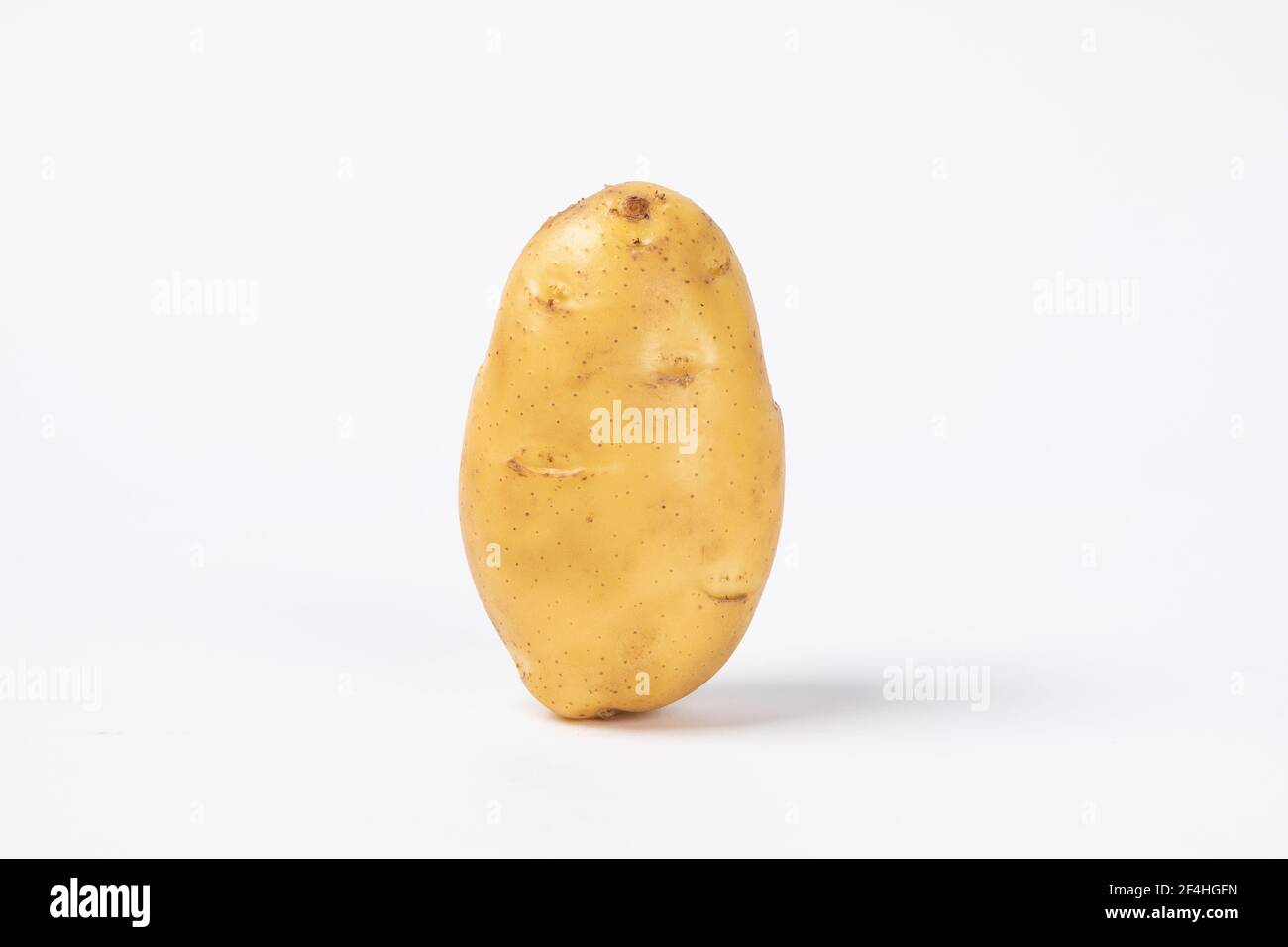 A single fresh raw potato isolated on white background Stock Photo - Alamy