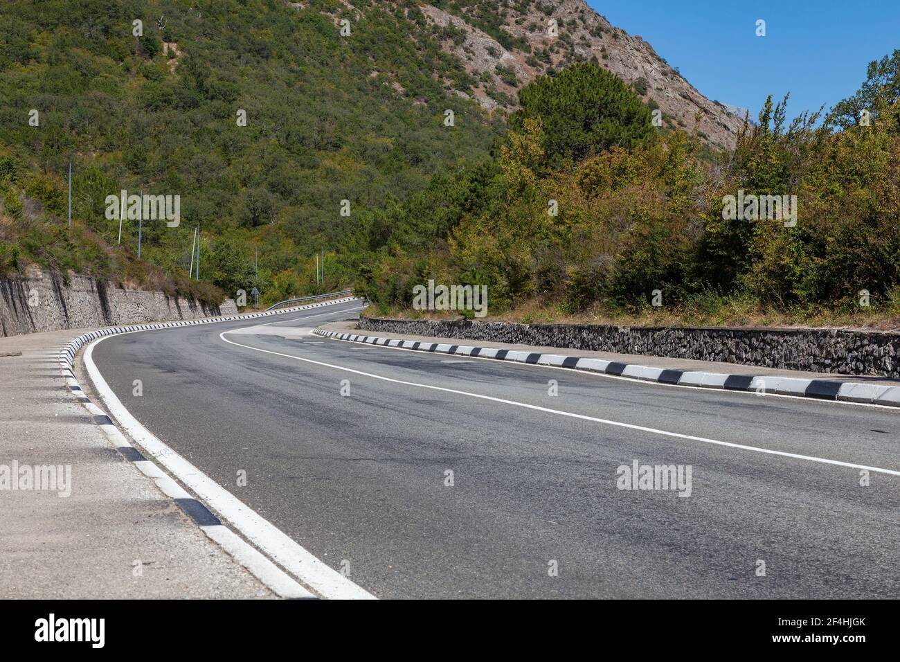 Asphalt winding motor road in the mountains Stock Photo - Alamy