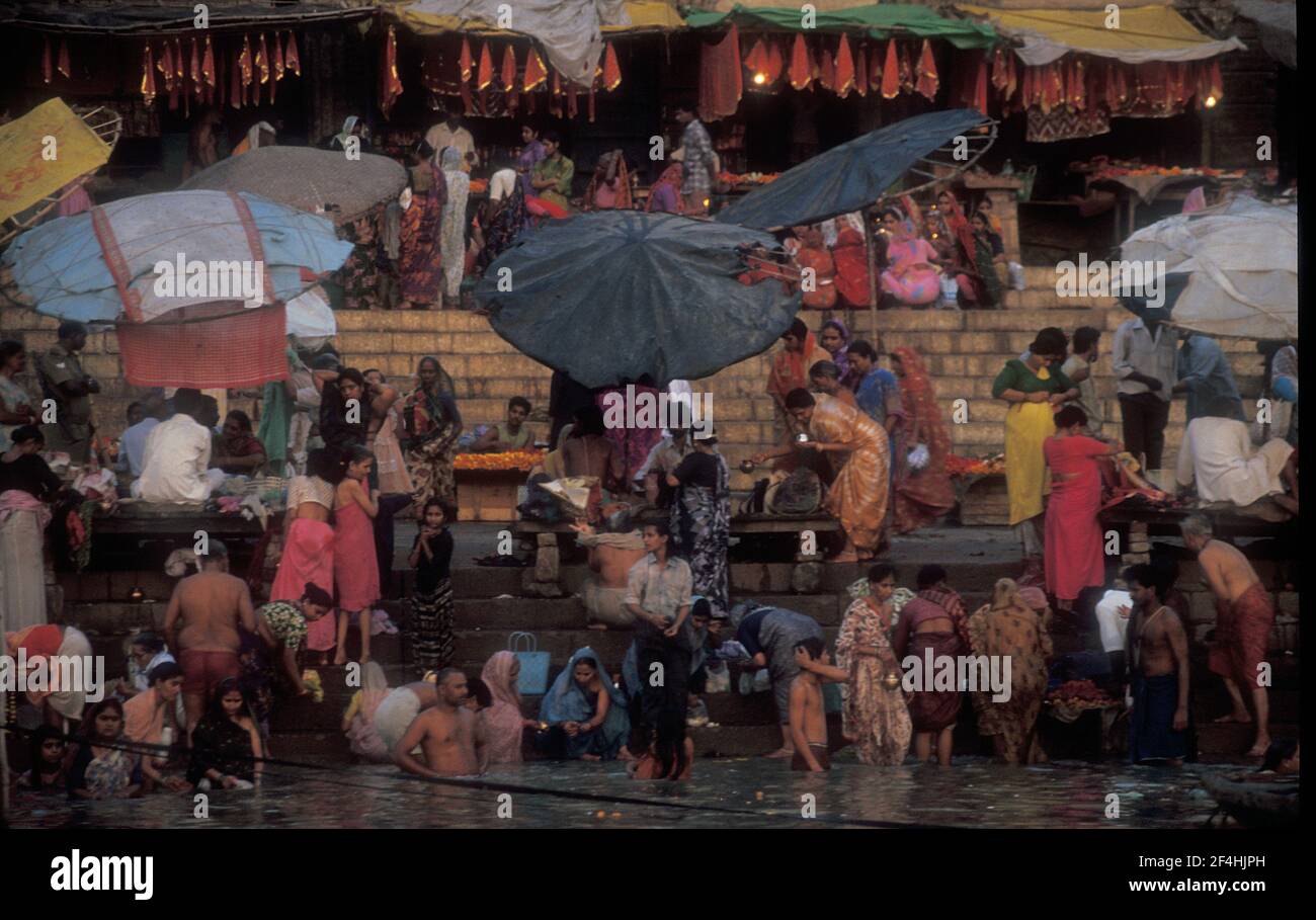 VARANASI, INDIA, 1997 PIC MIKE WALKER Stock Photo - Alamy