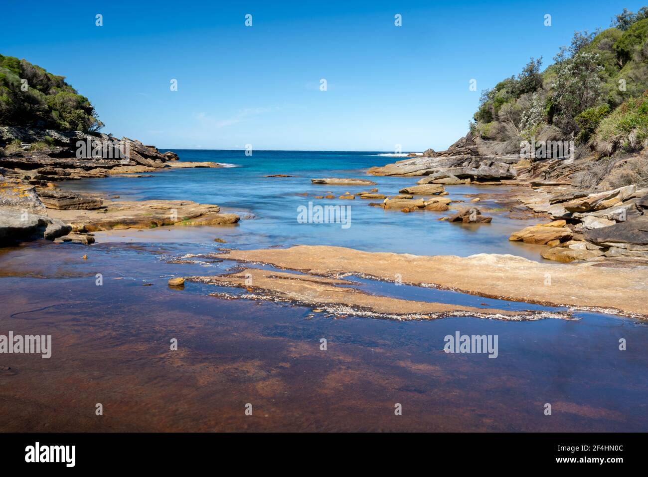 Beautiful scenery clear blue ocean hi-res stock photography and images ...