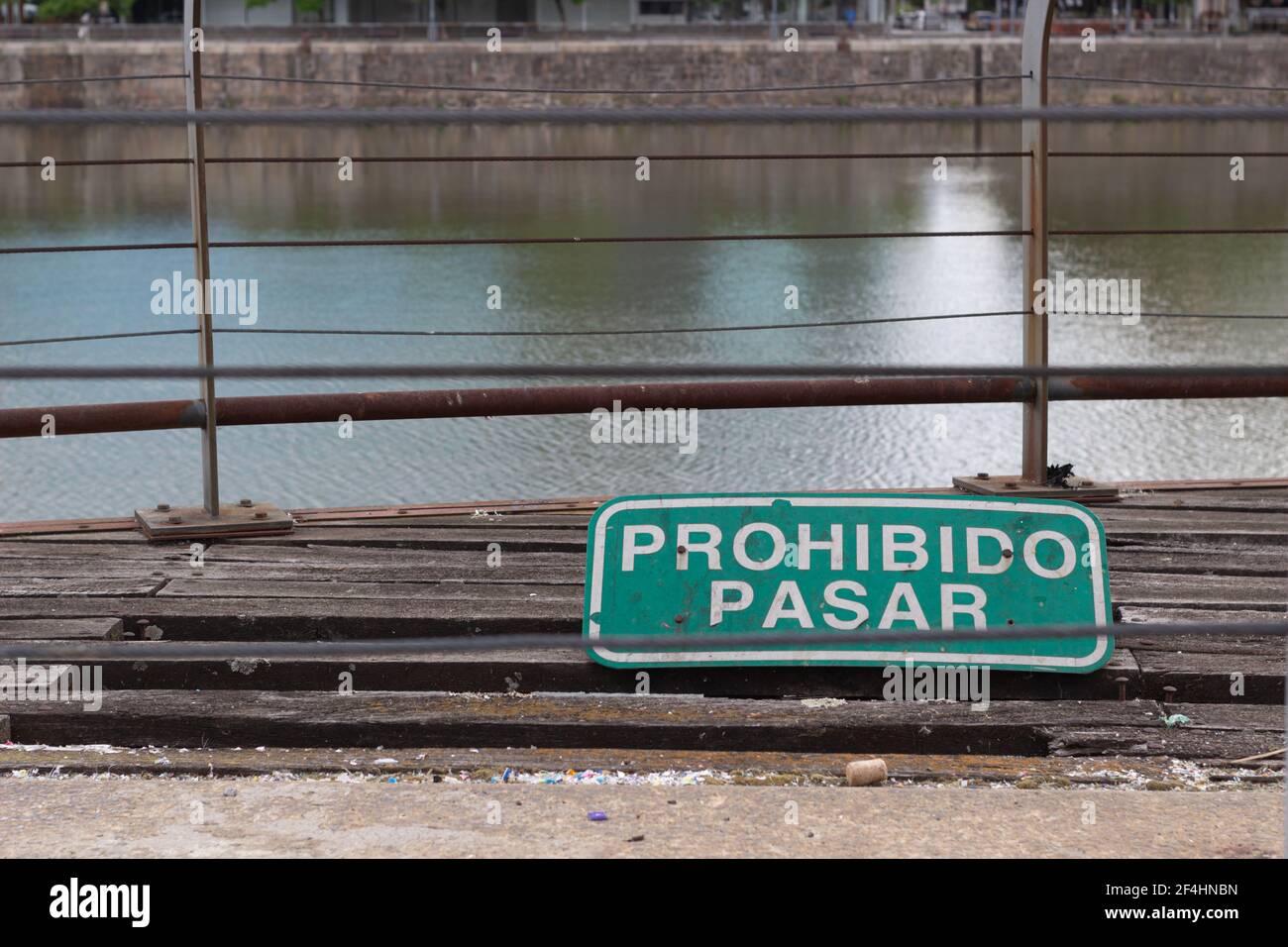Sign indicating in spanish: forbidden to pass Stock Photo - Alamy