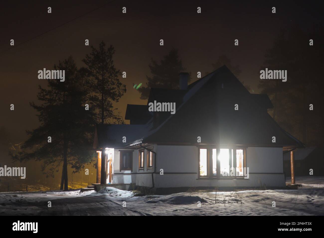 Cottage night fog light hi-res stock photography and images - Alamy