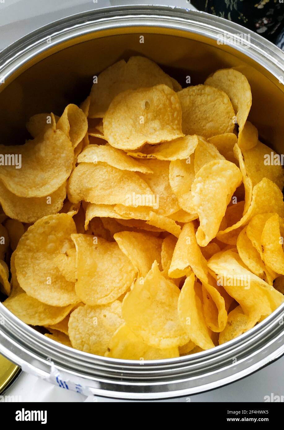 close-up of potato chips inside metal can Stock Photo - Alamy