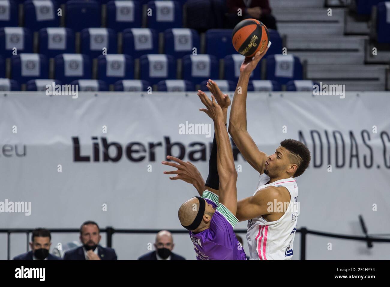 Edy tavares right white hi-res stock photography and images - Alamy