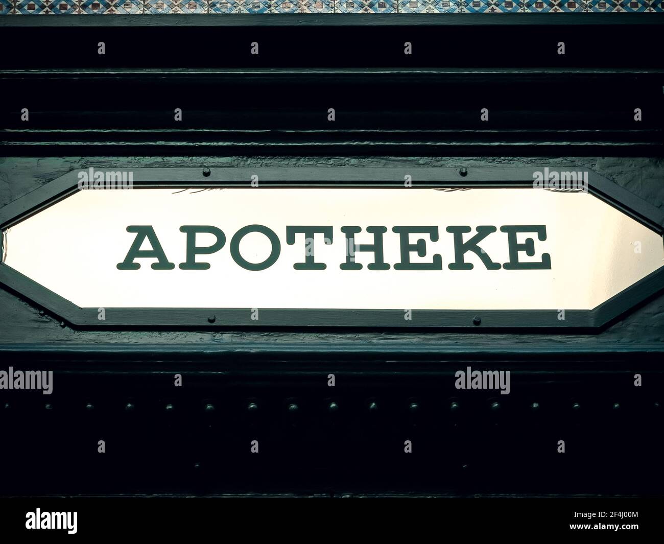 Pharmacy sign portugal hi-res stock photography and images - Alamy