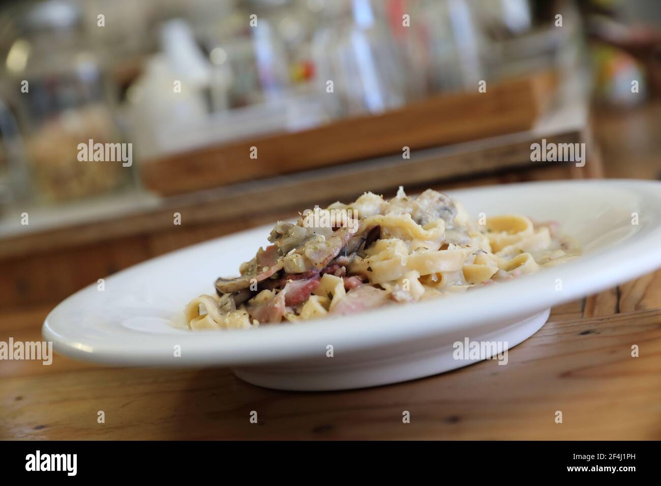 pasta fettuccine alfredo white sauce with ham bacon and mushroom Stock ...