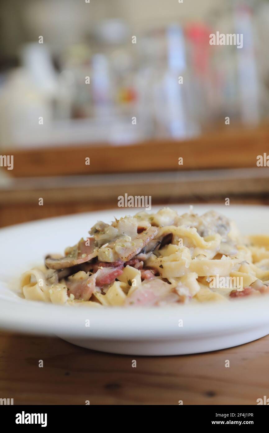 pasta fettuccine alfredo white sauce with ham bacon and mushroom Stock ...