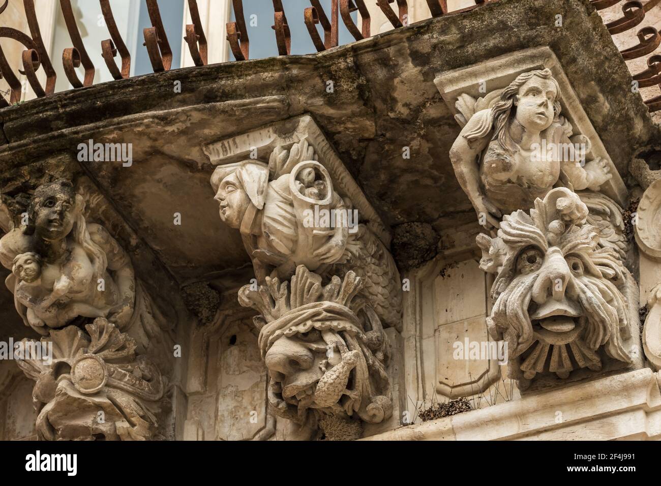 Mascaron architecture in old building hi-res stock photography and ...