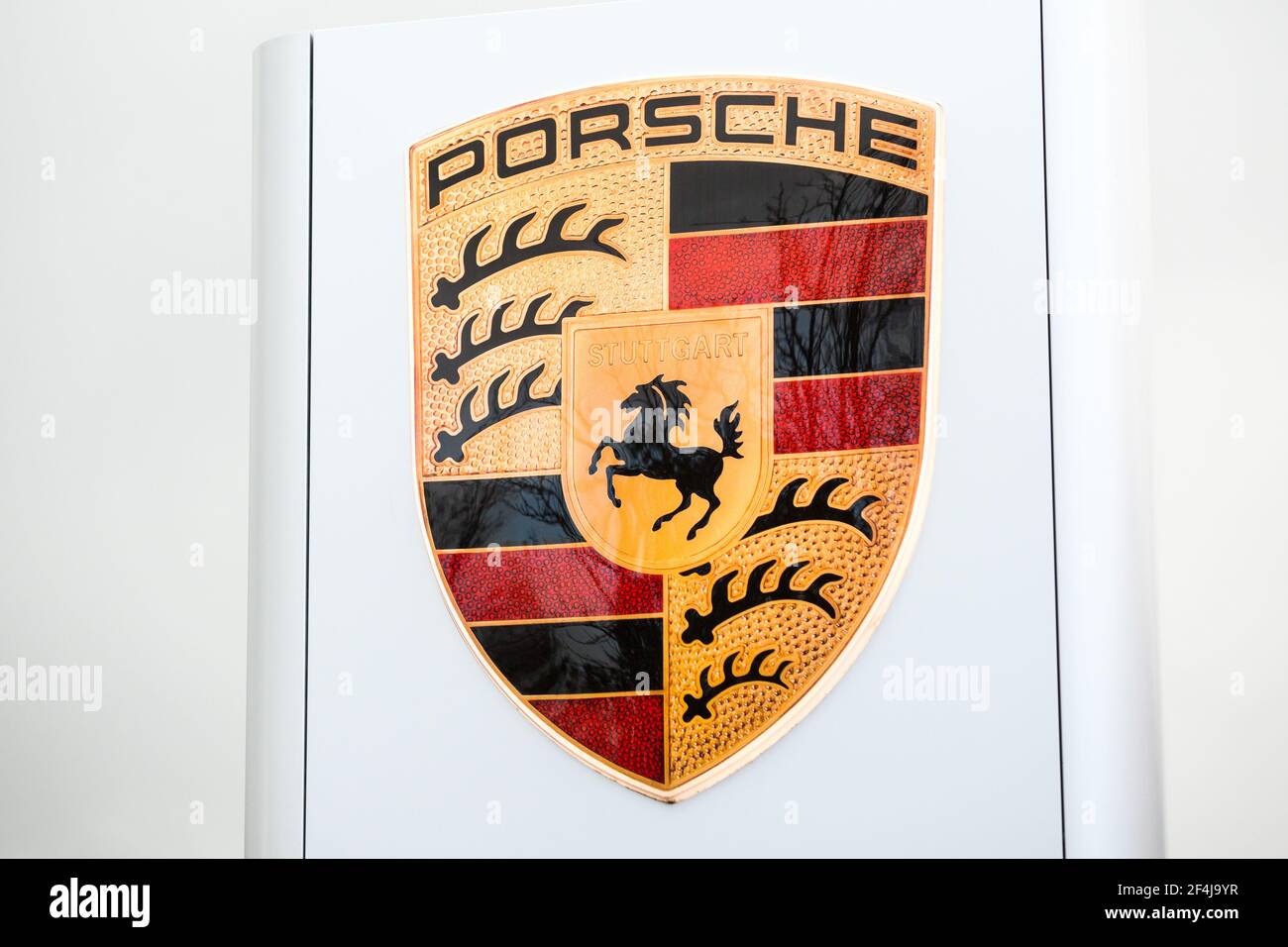 Porsche signs hi-res stock photography and images - Alamy