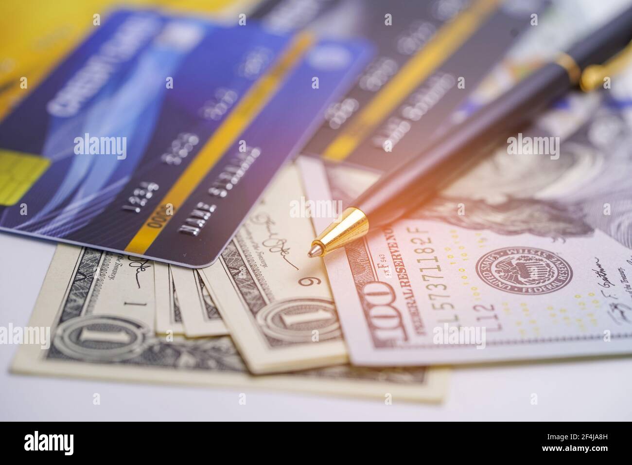 Dollar gold coin vector hi-res stock photography and images - Alamy