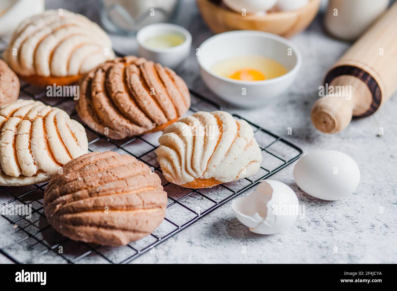 Baked conchas hi-res stock photography and images - Alamy