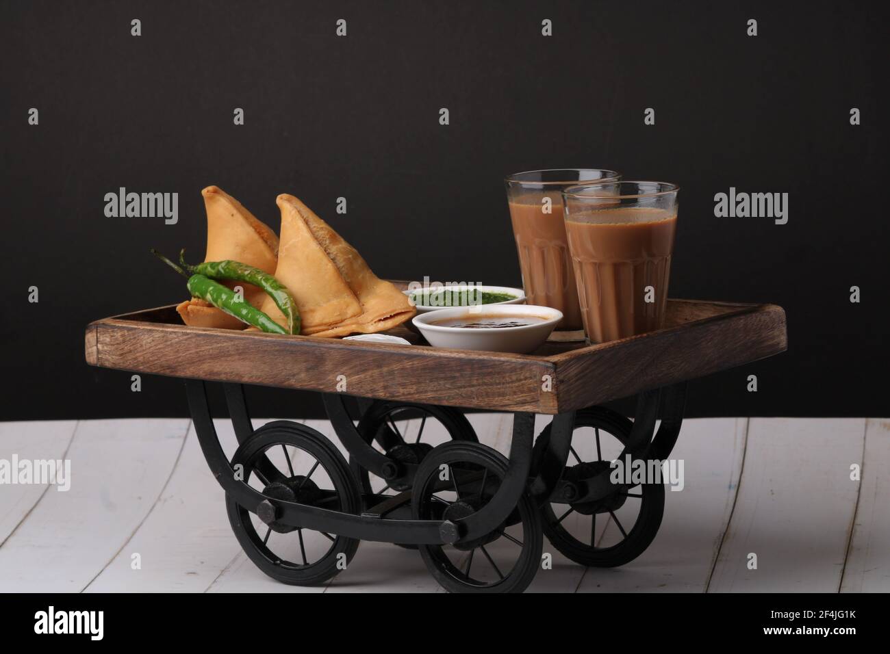 Samosa and chai hi-res stock photography and images - Alamy