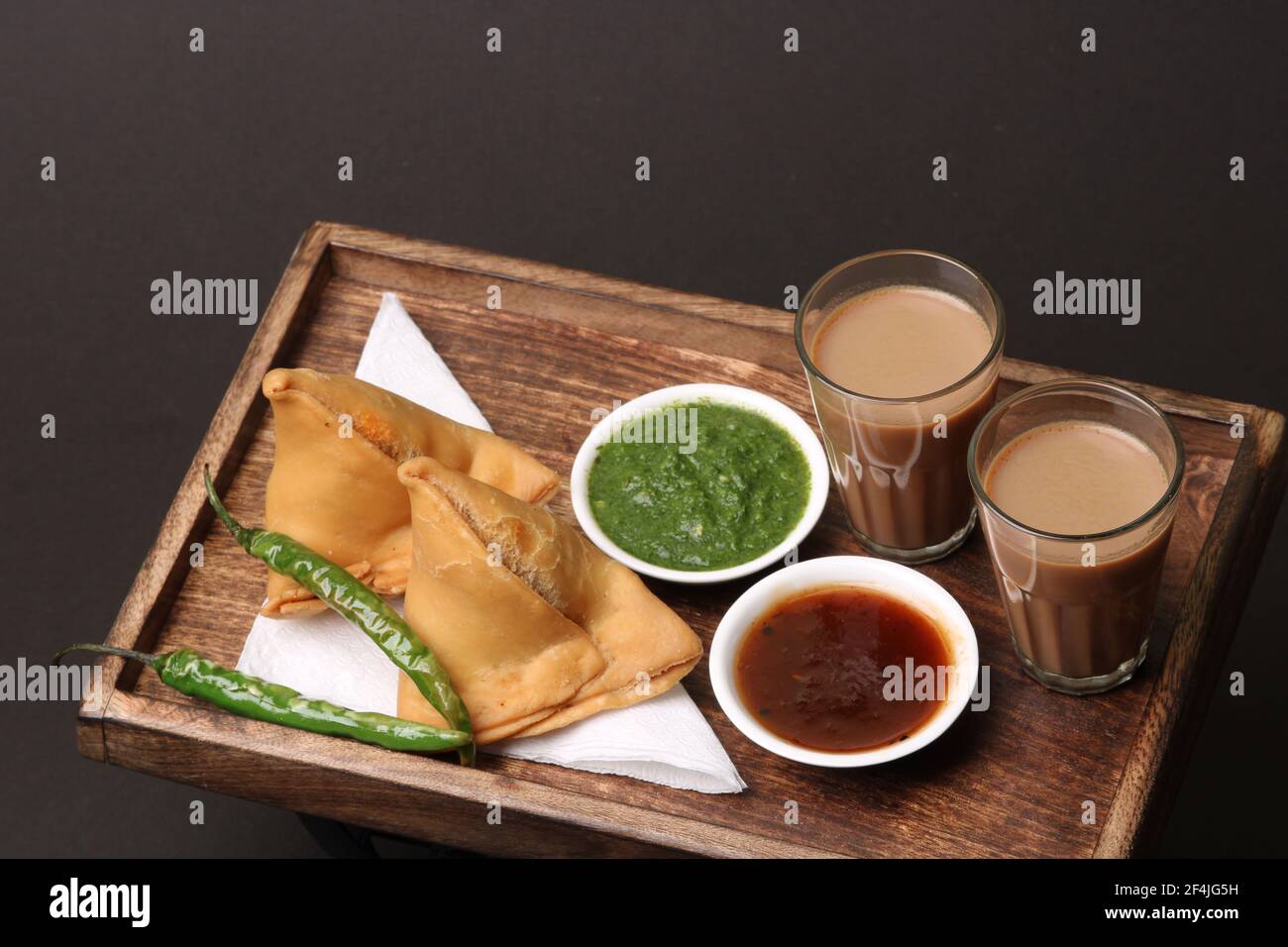 Chai with samosa hi-res stock photography and images - Alamy