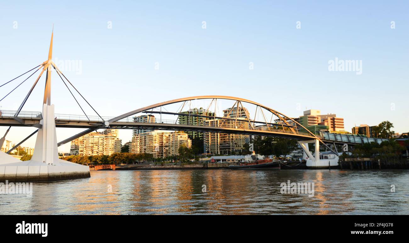 The Goodwill pedestrian bridge over the Brisbane river Stock Photo - Alamy