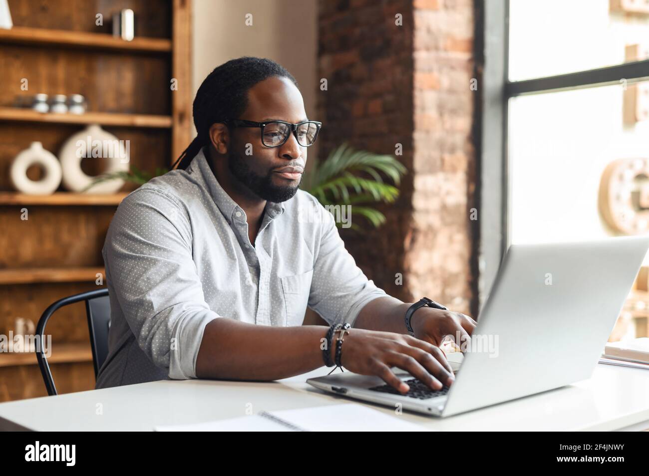 Bored office typing hi-res stock photography and images - Alamy