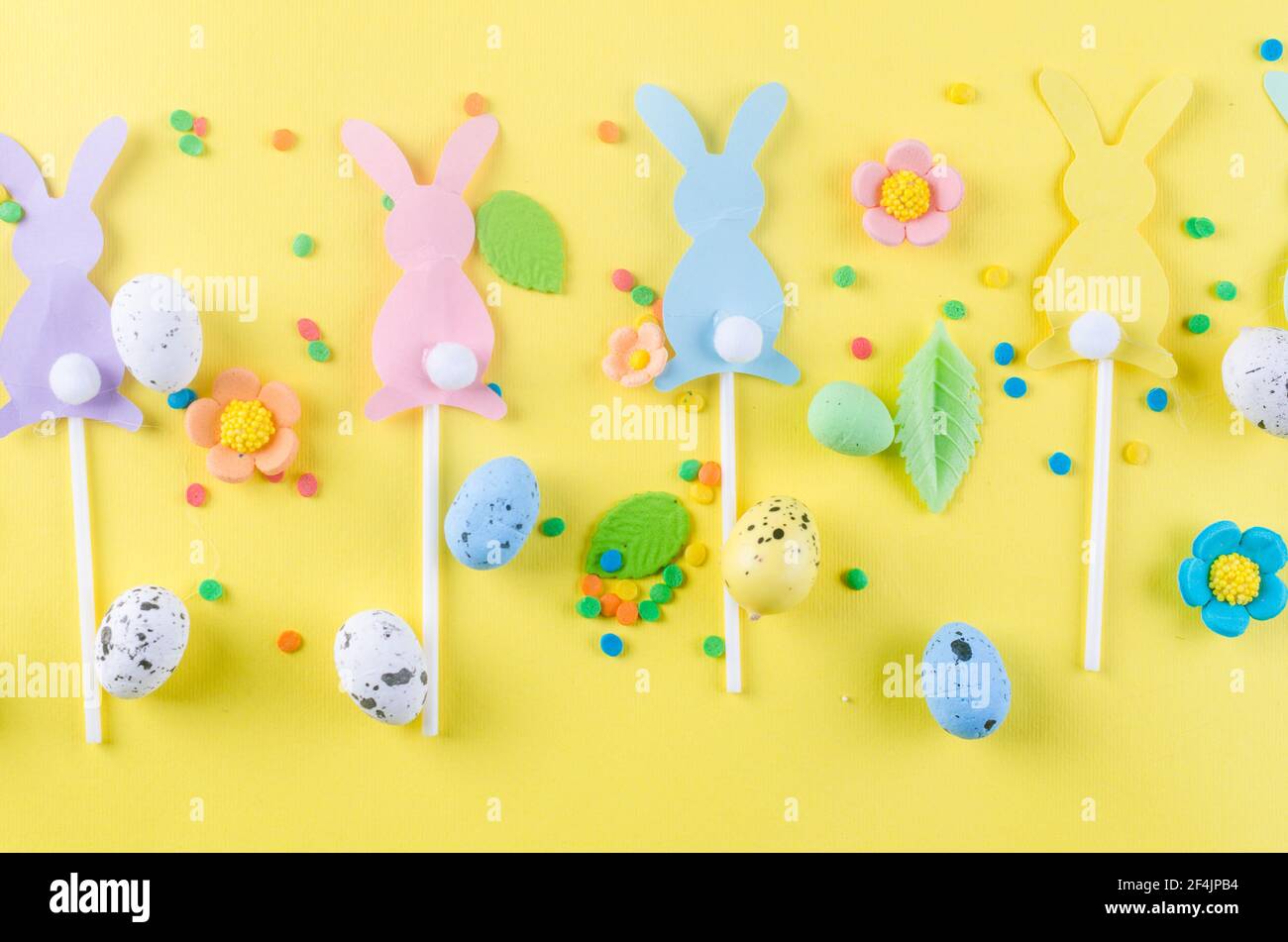 Easter greeting card with place for text. Blank note, Easter eggs ...