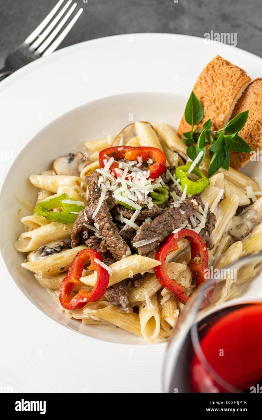 Pasta with sliced beef hi-res stock photography and images - Alamy