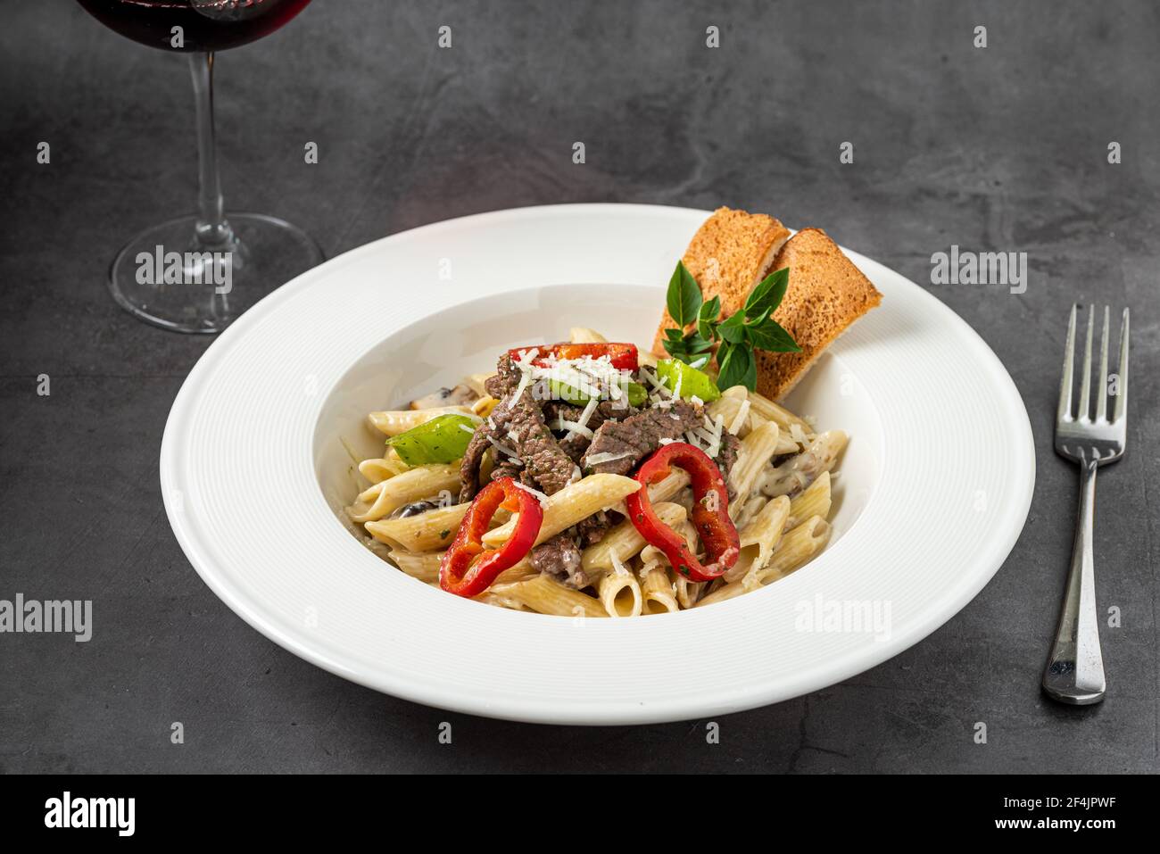 Pasta with sliced beef hi-res stock photography and images - Alamy