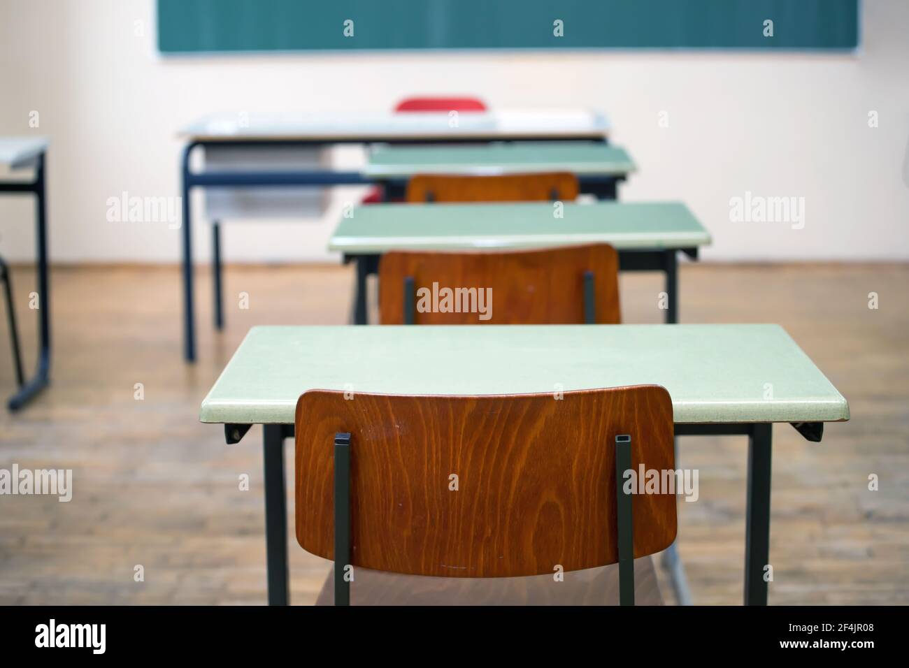 Empty classroom with chairs, desks and chalkboard Stock Photo - Alamy