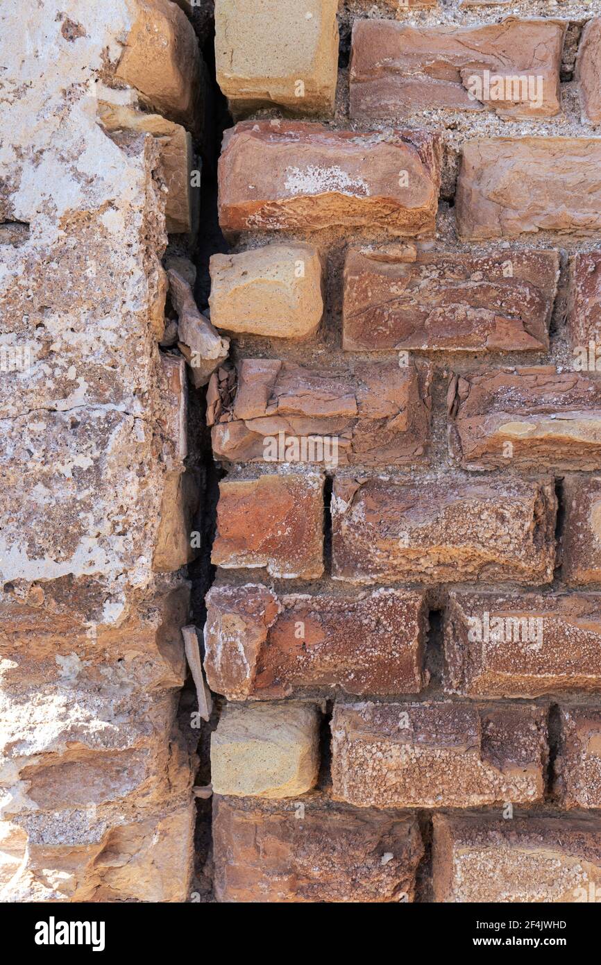 House in disrepair hi-res stock photography and images - Alamy