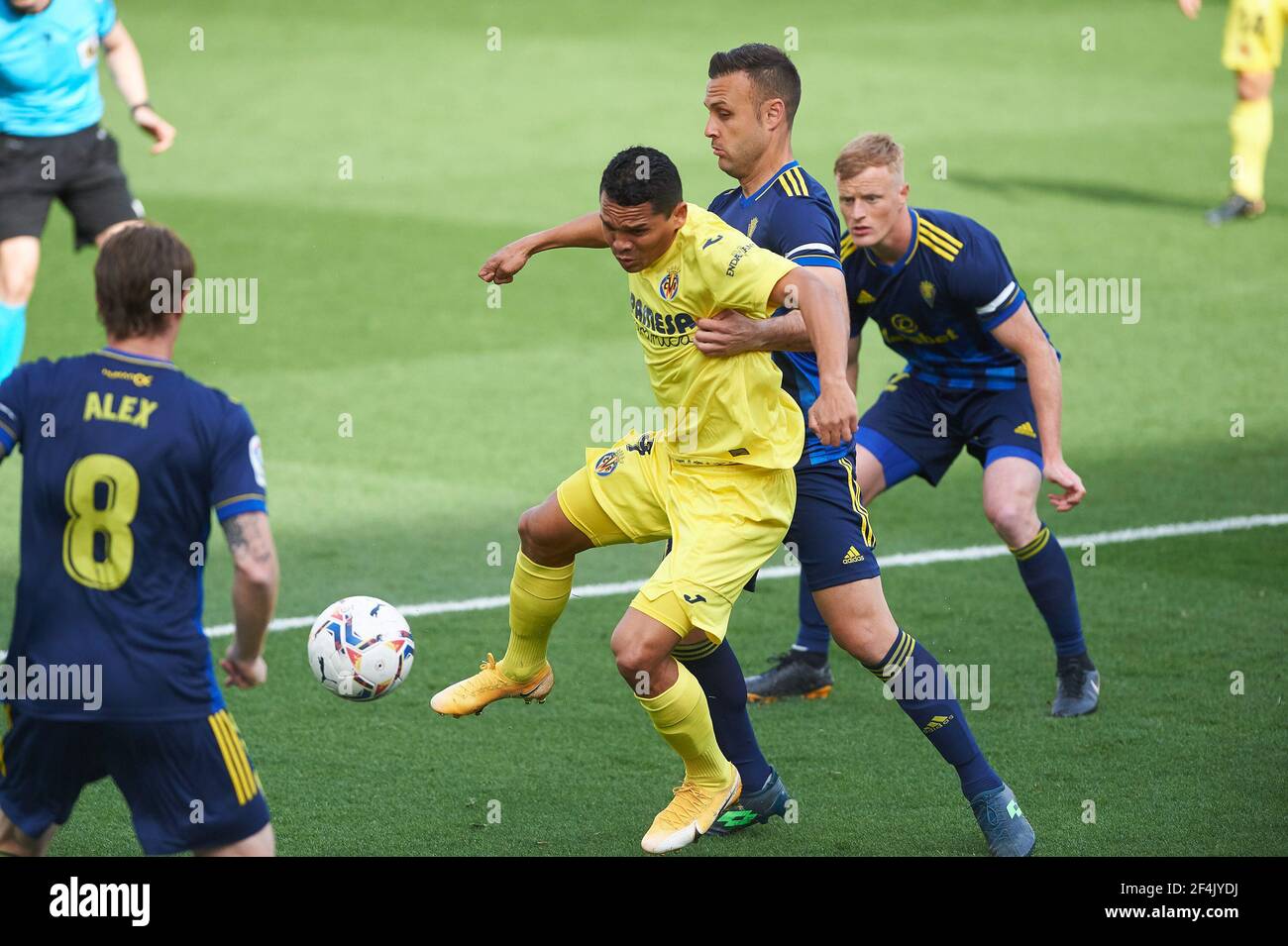 Carlos Bacca of Villarreal CF and Juan Cala of Cadiz during the Spanish ...