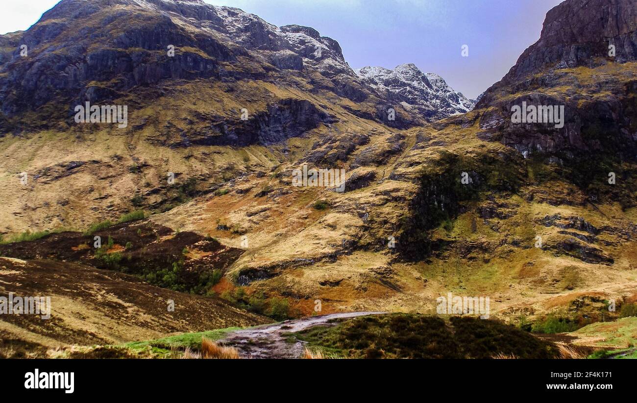 Moss covered rock cliff and white water hi-res stock photography and ...