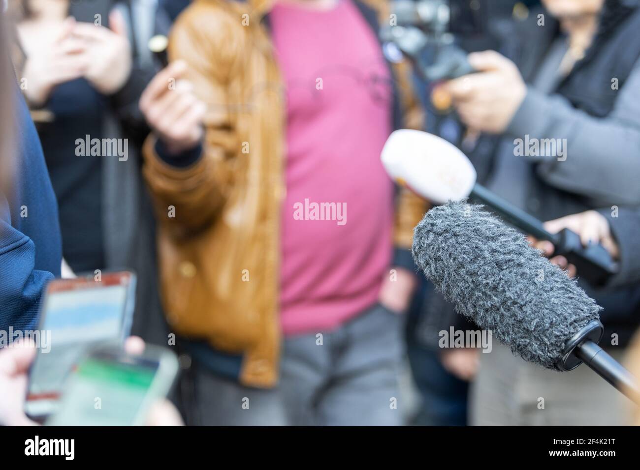 Answering reporters question hi-res stock photography and images - Alamy