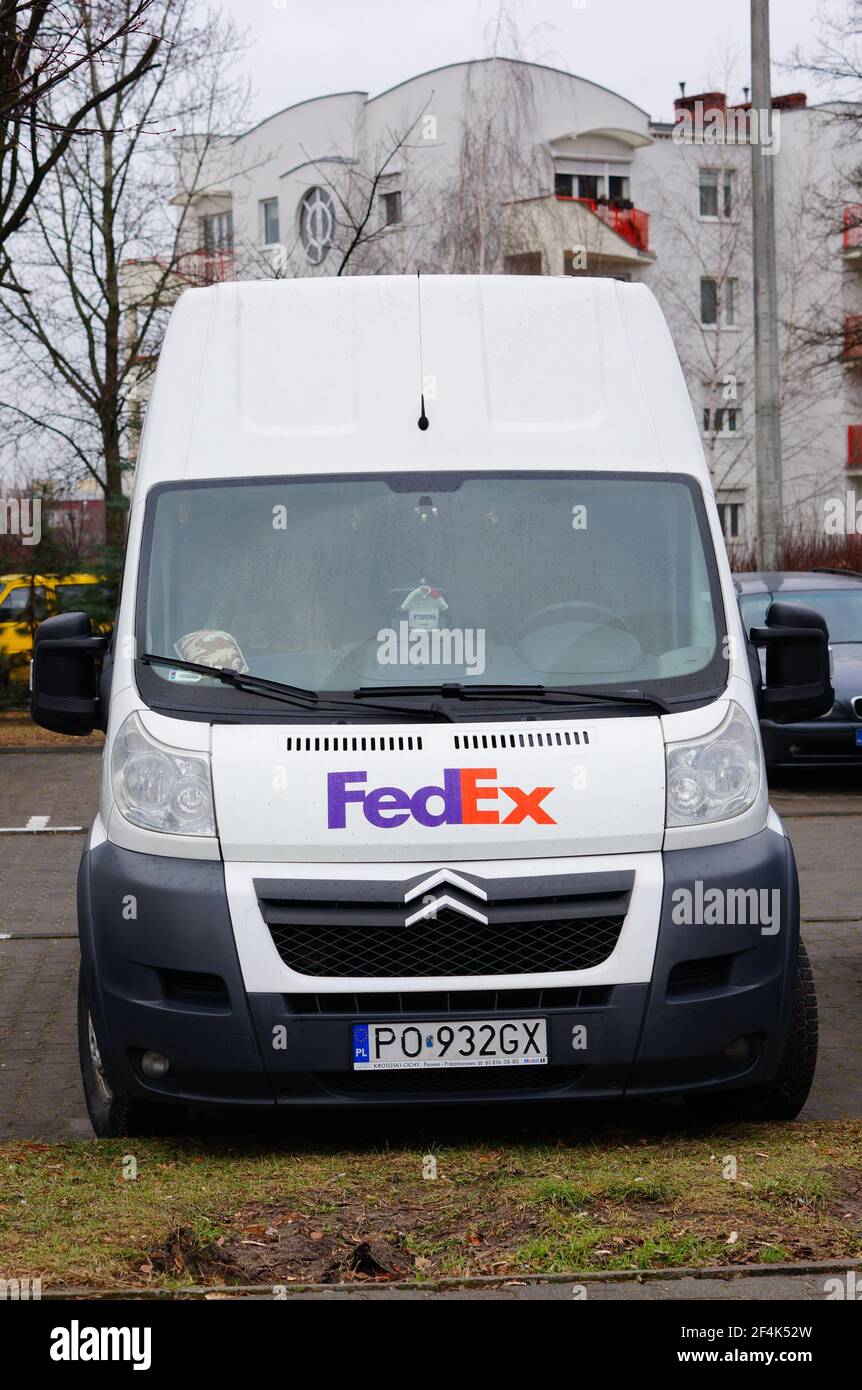 Fedex delivery service van hi-res stock photography and images - Alamy