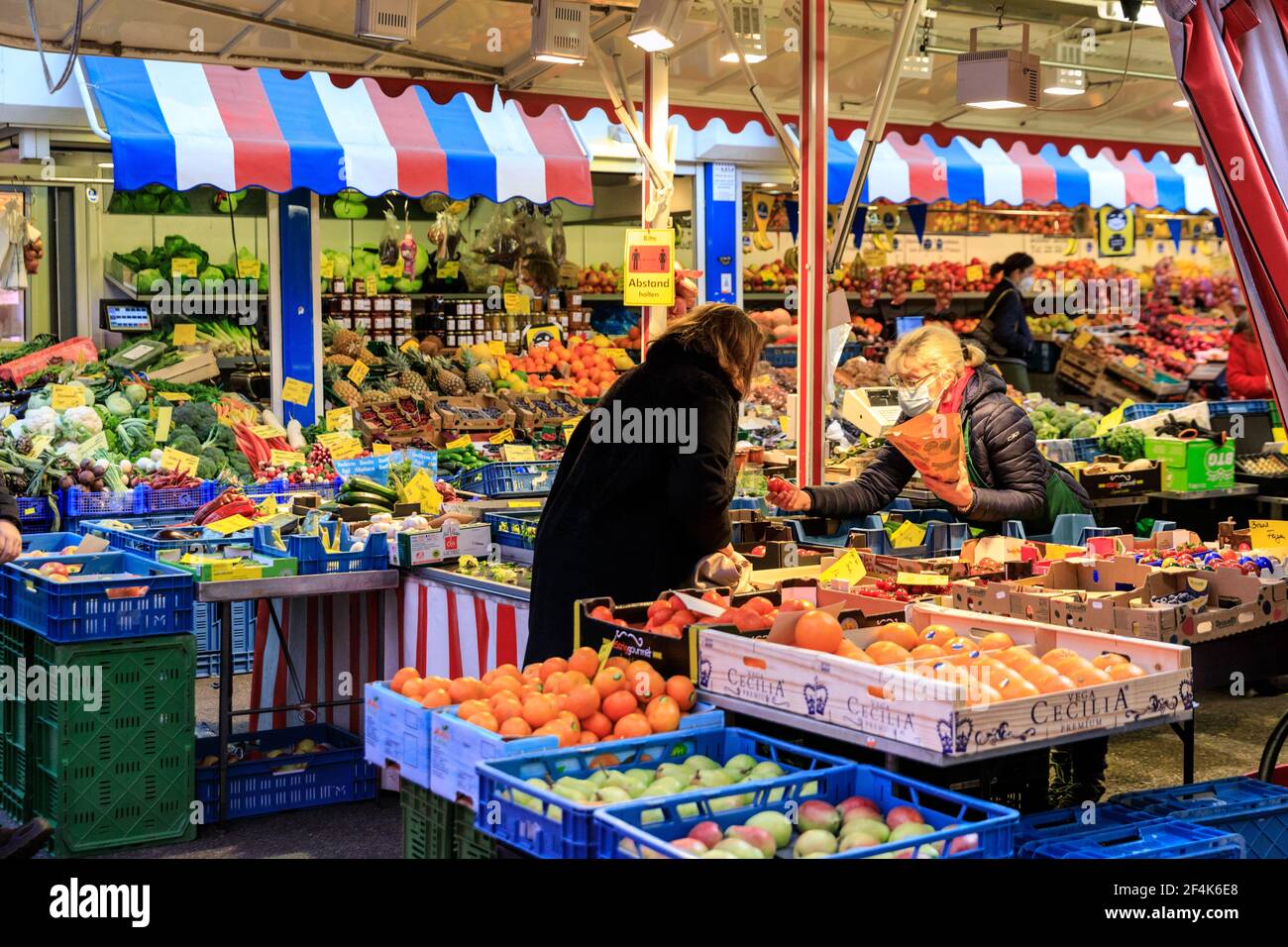Carlsplatz Markt indoor food market, people shopping at fruit and ...