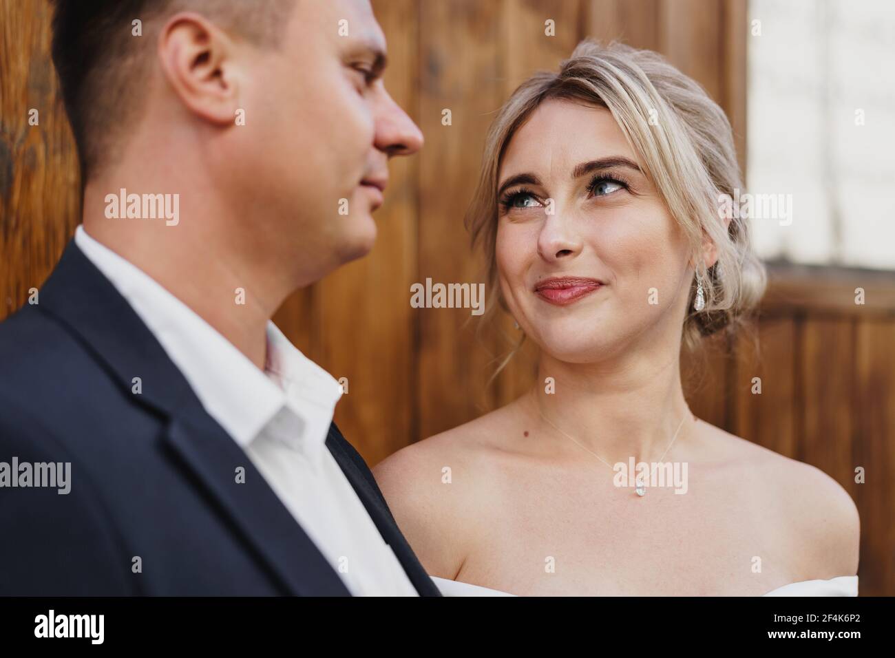 Happy bride and groom looking at each other with a smile Stock Photo ...