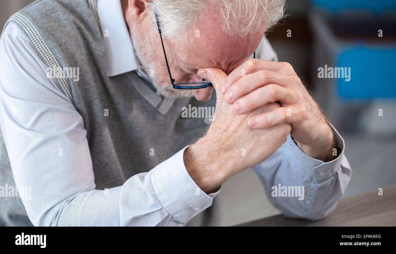 Hands On Forehead High Resolution Stock Photography and Images - Alamy